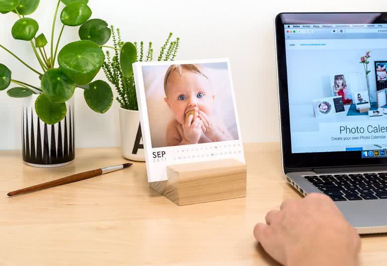 Maak nu je Fotokalender in design houder | smartphoto